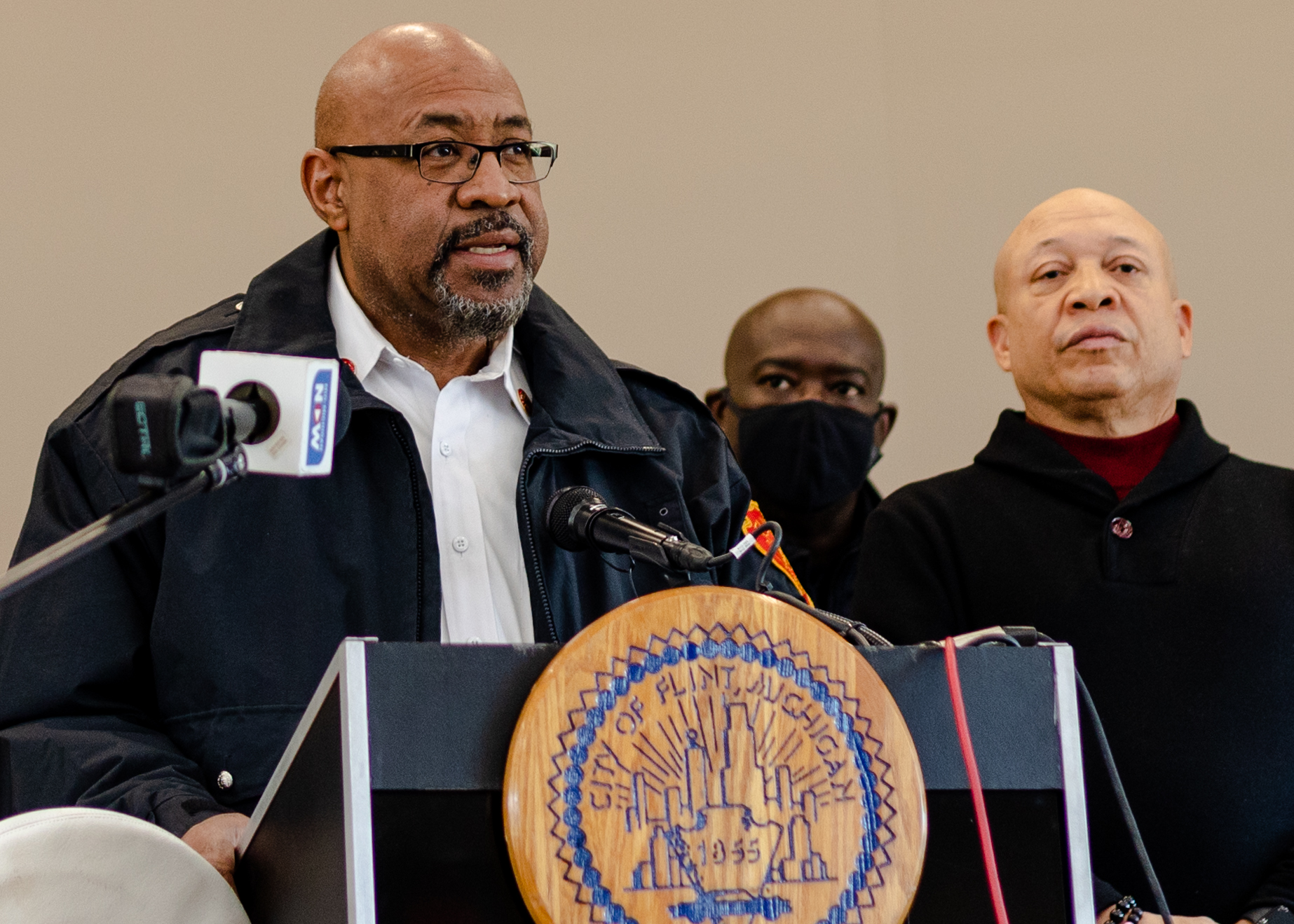 Former Flint Fire Chief Raymond Barton to sue city, mayor for $10 ...